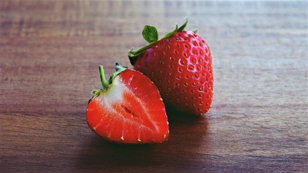 10 DIY Strawberry Face Masks for Glowing Skin - Beauty Tips By Nim